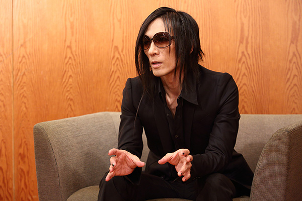 V.A.「DEAD END Tribute -SONG OF LUNATICS-」特集 MORRIE×清春対談 (2/7) - 音楽ナタリー ...